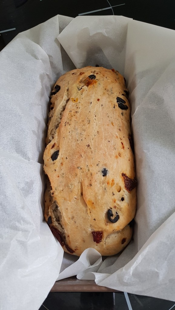 Oliven-Tomaten-Brot – KREA[tiv*kul]TUR